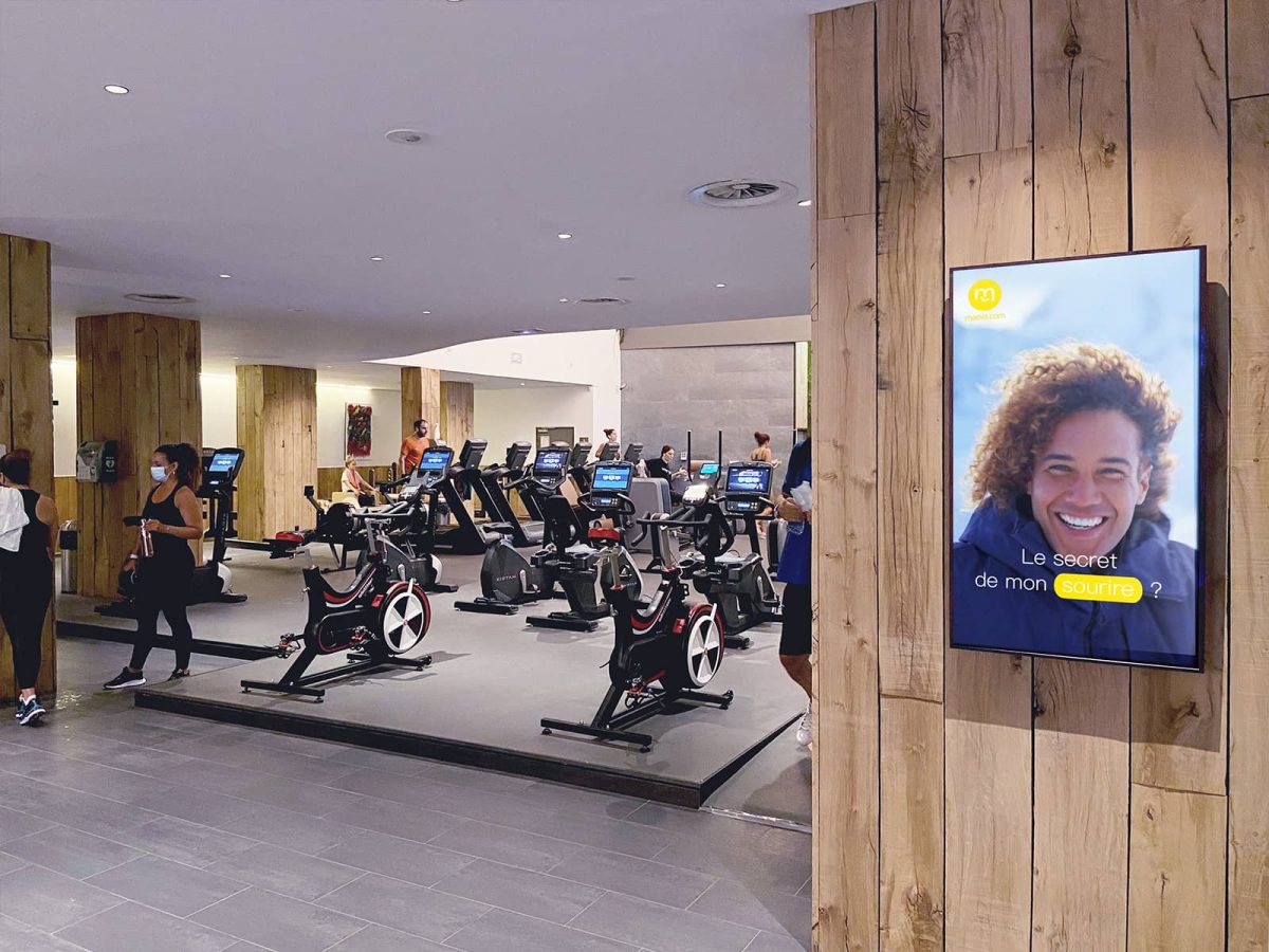 DOOHYOULIKE - Le 1er réseau DOOH indoor de proximité